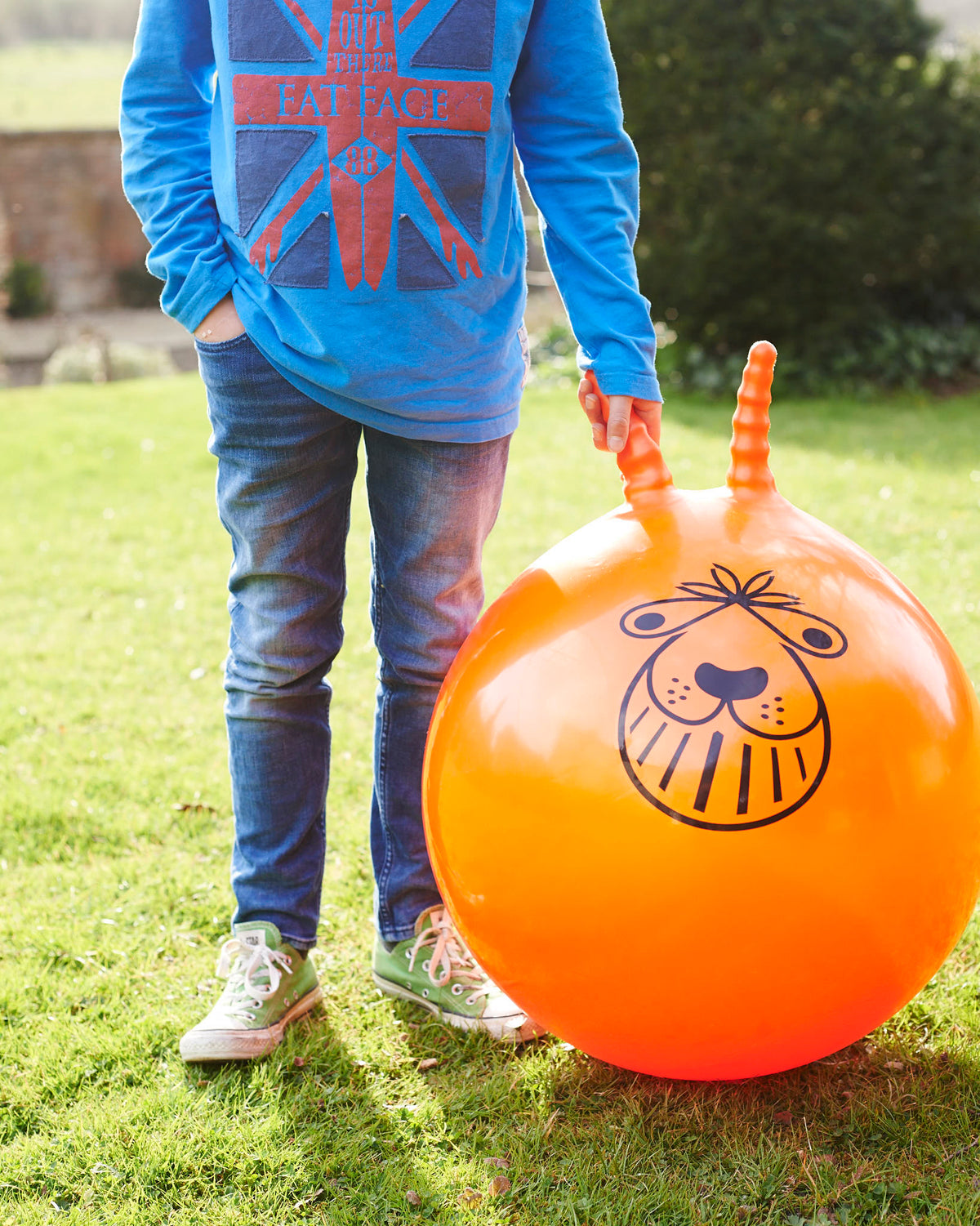 Giant space hopper & foot pump in retro style box – brush64